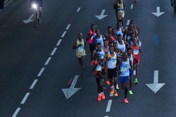 Más de 40.000 personas recorren Madrid en la 46 maratón Zurich Rock 'n ...