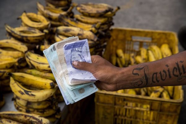 La inflación en Venezuela cae al 62% interanual aunque se eleva al 4% en términos mensuales