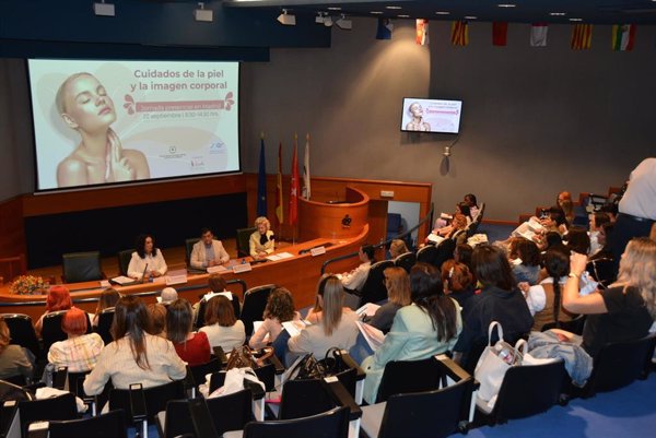 El Consejo General de Enfermería destaca el "liderazgo" y "empoderamiento" de las enfermeras en ...