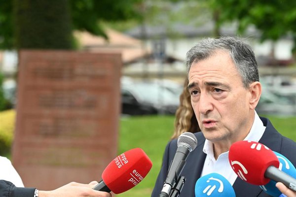 Esteban ve "inaceptable" el meme del PSE-EE sobre él y le acusa de ...